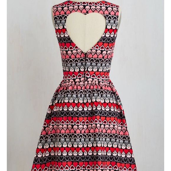 Modcloth | Dresses | Rare Modcloth Smitten Sketching Dress In Skulls ...